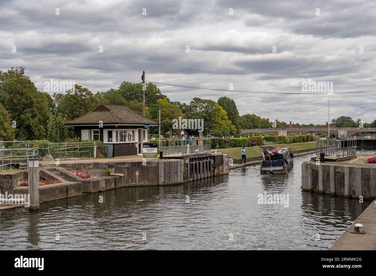 Molesey Lock near Hampton Court Bridge on the river Thames in Surrey UK ...