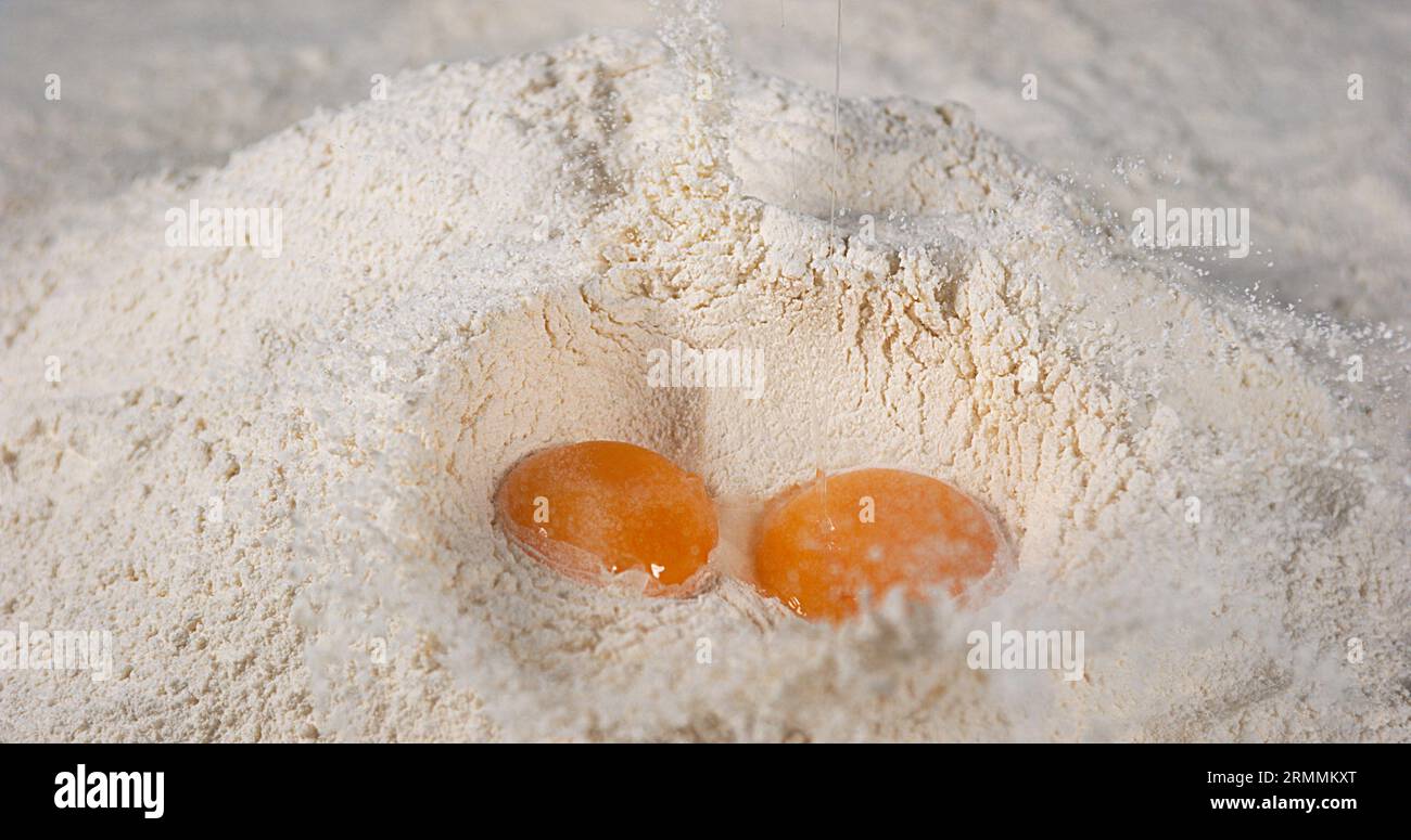 Egg falling into flour hi-res stock photography and images - Alamy