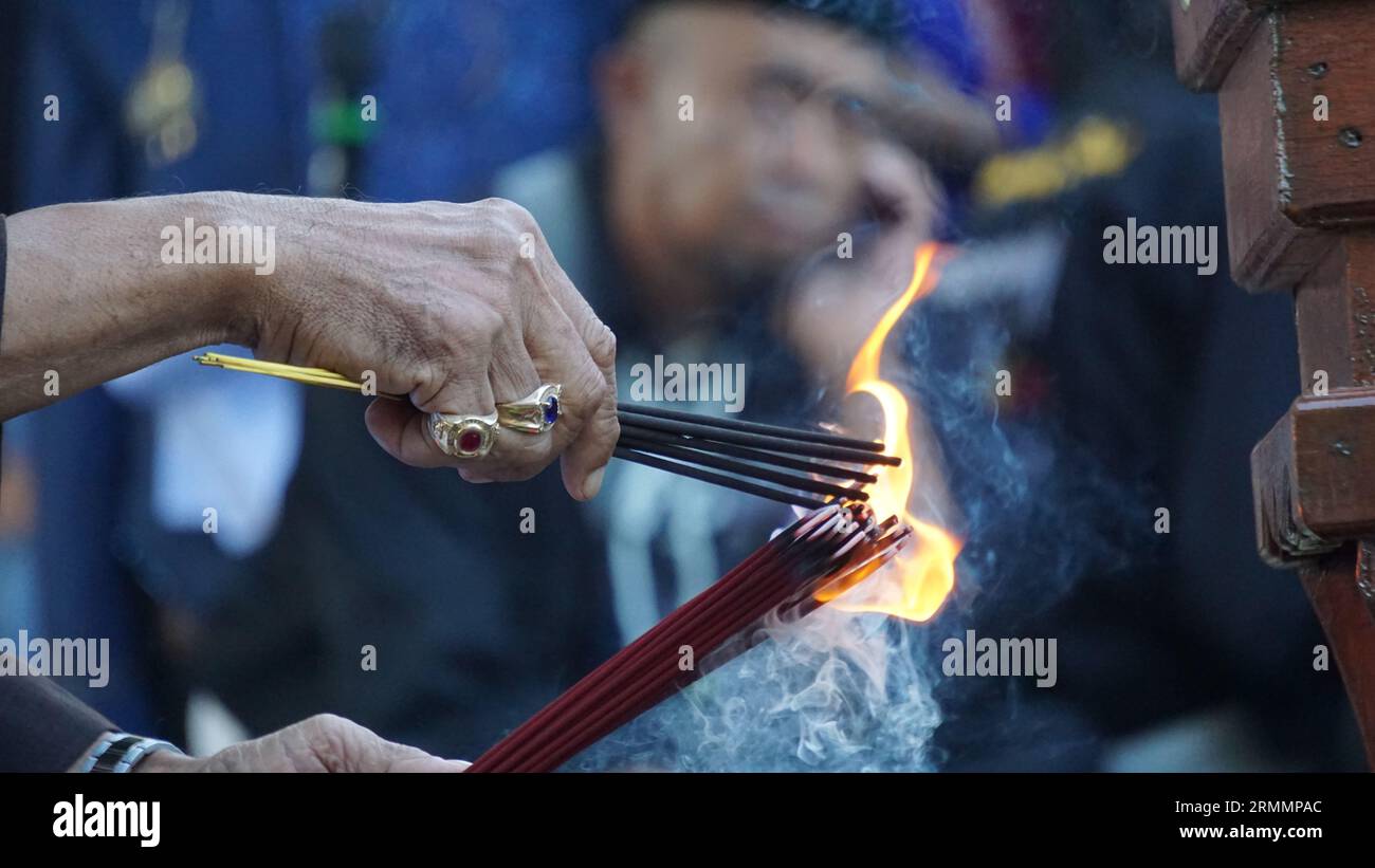 Rituals holding hands hi-res stock photography and images - Alamy