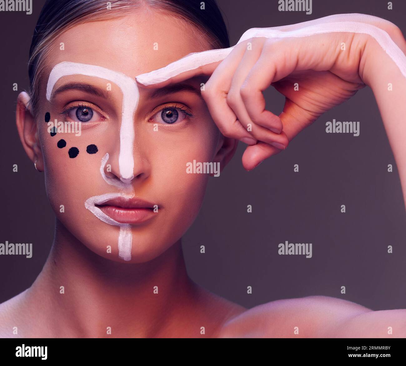 Artistic model hi-res stock photography and images - Alamy