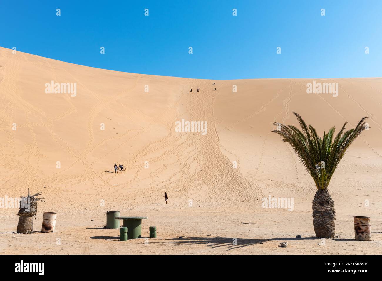The seventh dune after crossing the tsauchab river hi-res stock ...