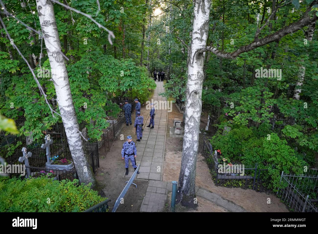 Russian Rosguardia (National Guard) servicemen guard the Porokhovskoye ...