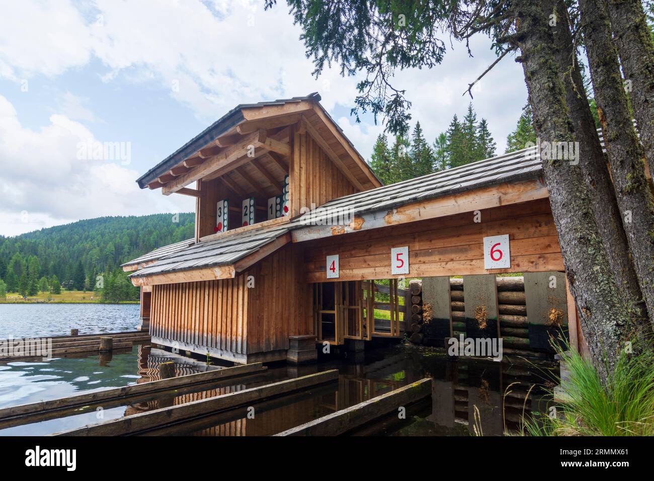 Hut for shooting water targets hi-res stock photography and images - Alamy