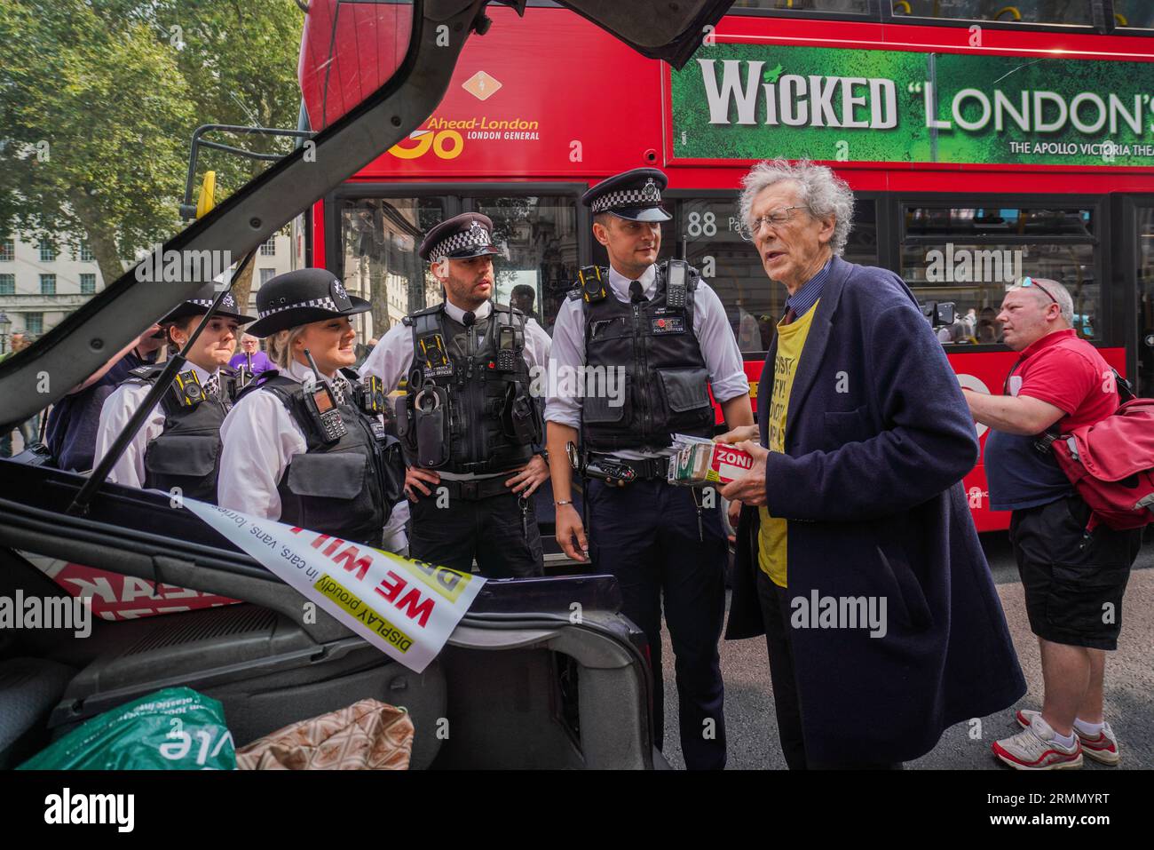 Westminster London UK. 29 August 2023 .Police officers speak with Piers ...