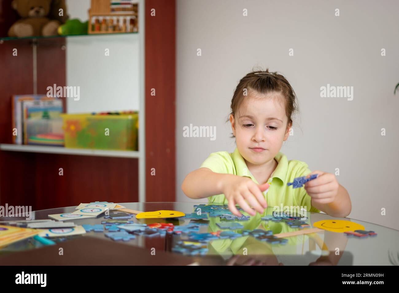 Children solving puzzles hi-res stock photography and images - Alamy