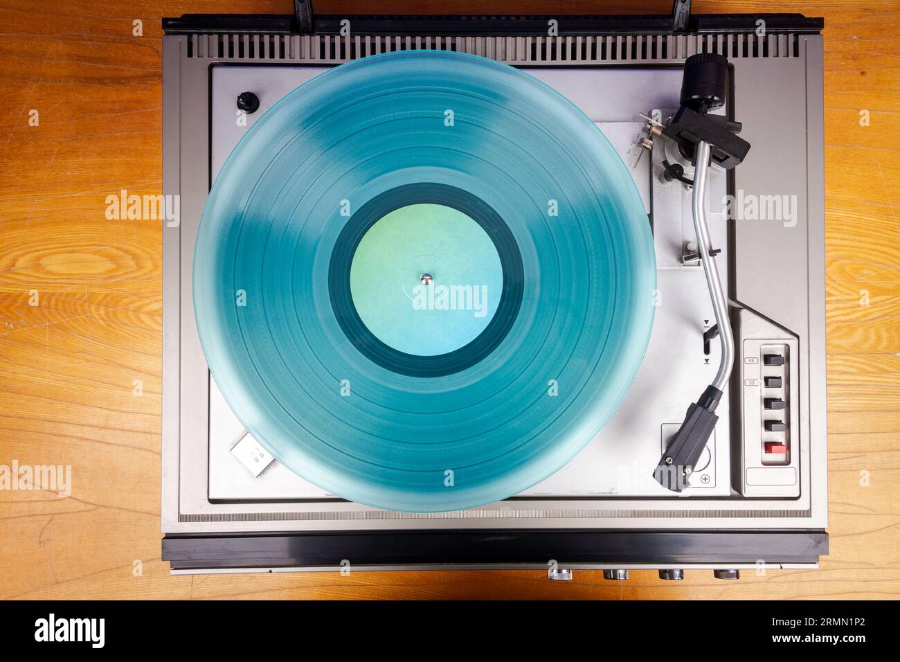 Vintage turntable vinyl record player with turquoise vinyl on a table Stock Photo - Alamy