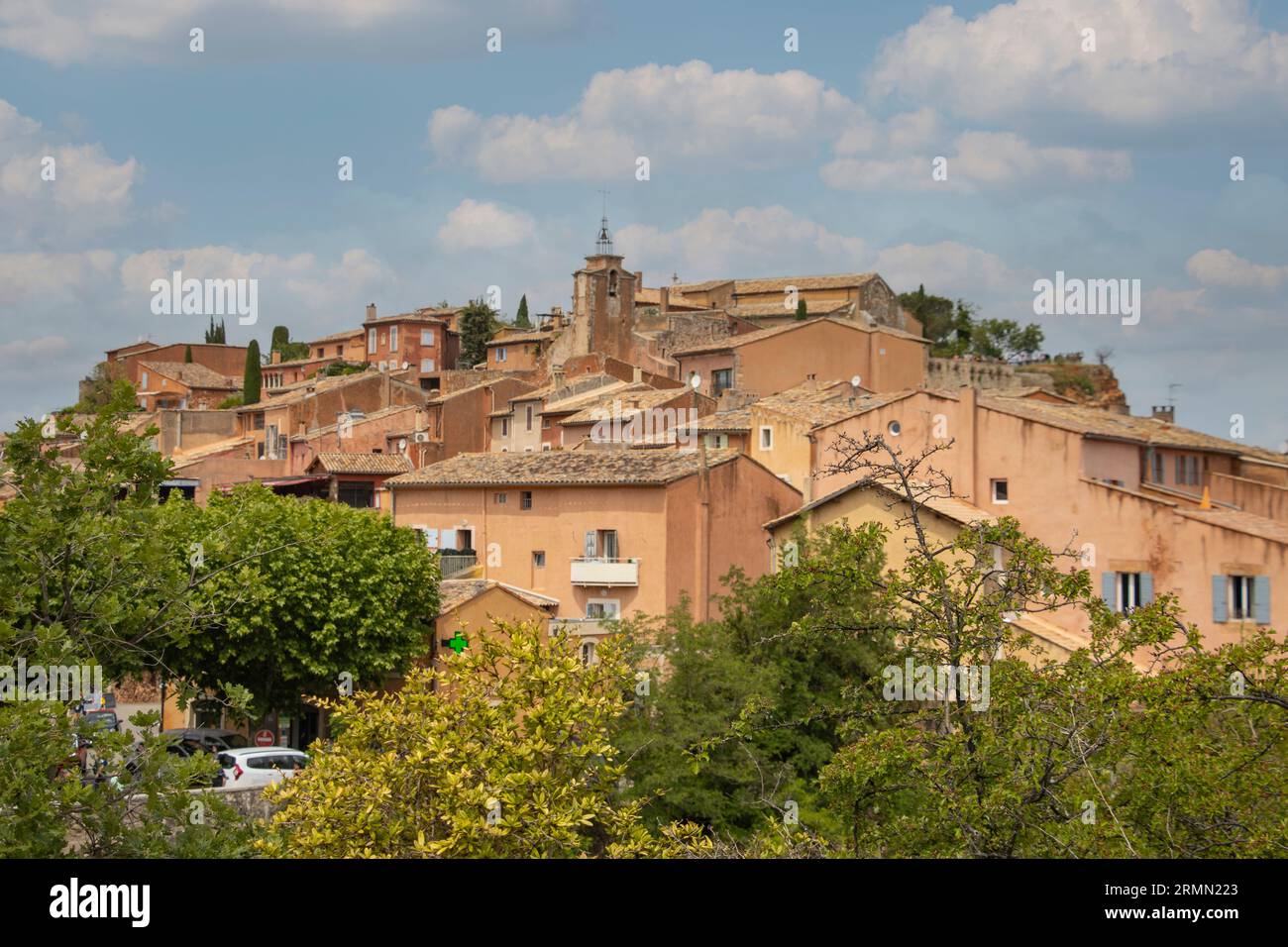 Village de roussillon vaucluse hi-res stock photography and images - Alamy