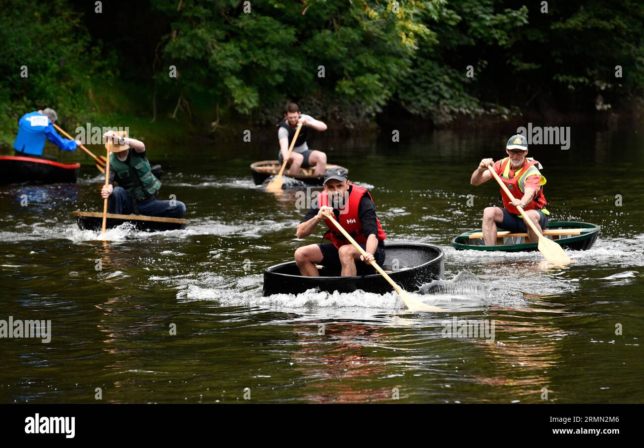 Coracles hi-res stock photography and images - Alamy