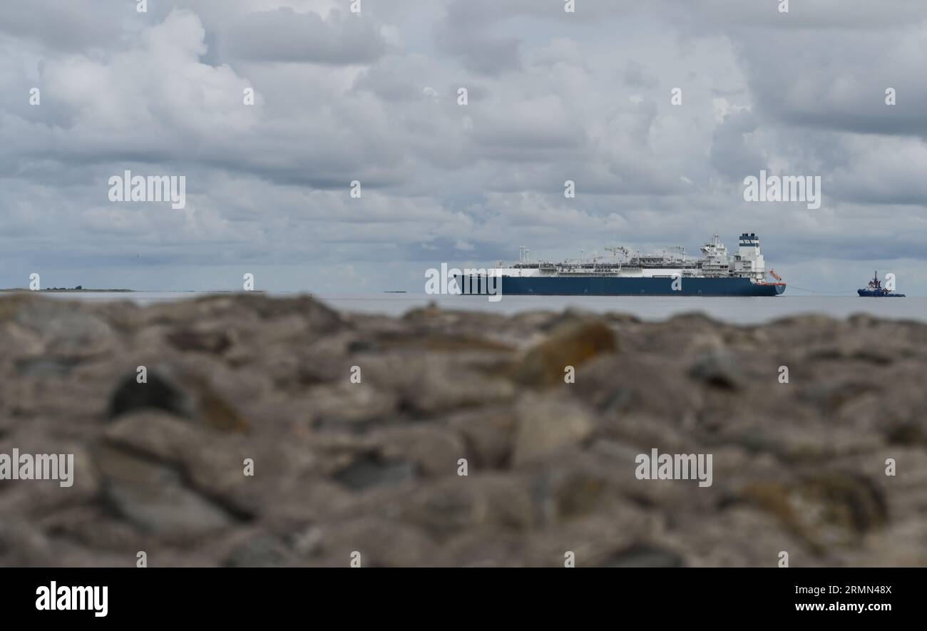 Wilhelmshaven, Germany. 29th Aug, 2023. The LNG terminal ship "Höegh ...