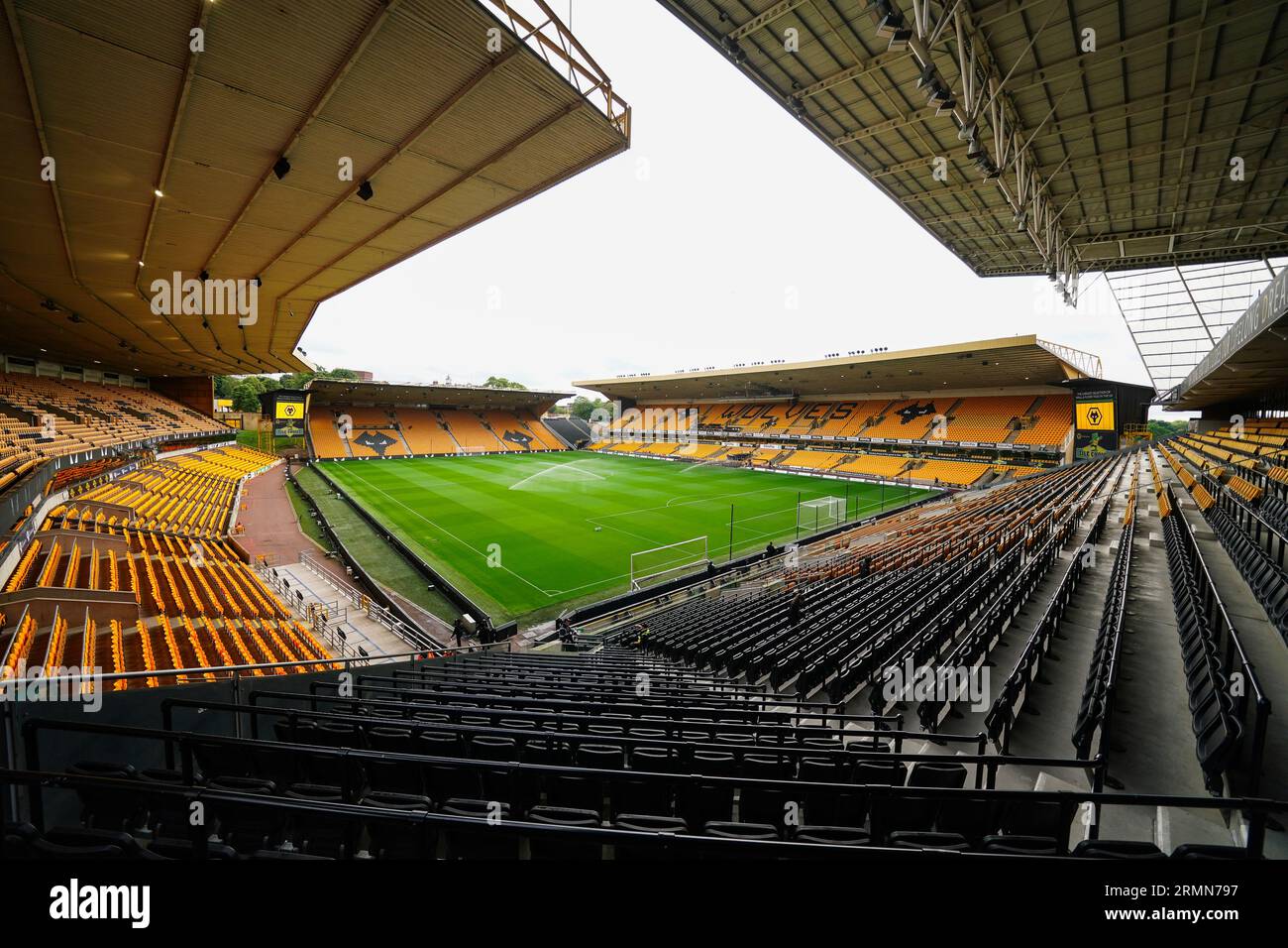 Inside molineux stadium hi-res stock photography and images - Alamy