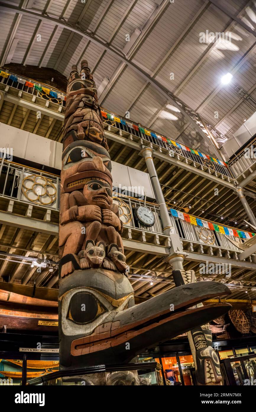Museum exhibits totem poles hi-res stock photography and images - Alamy
