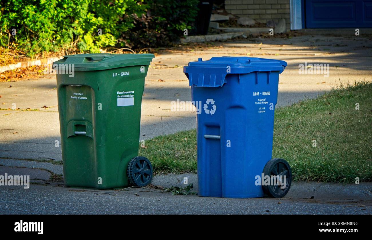 Garbage cart hi-res stock photography and images - Alamy