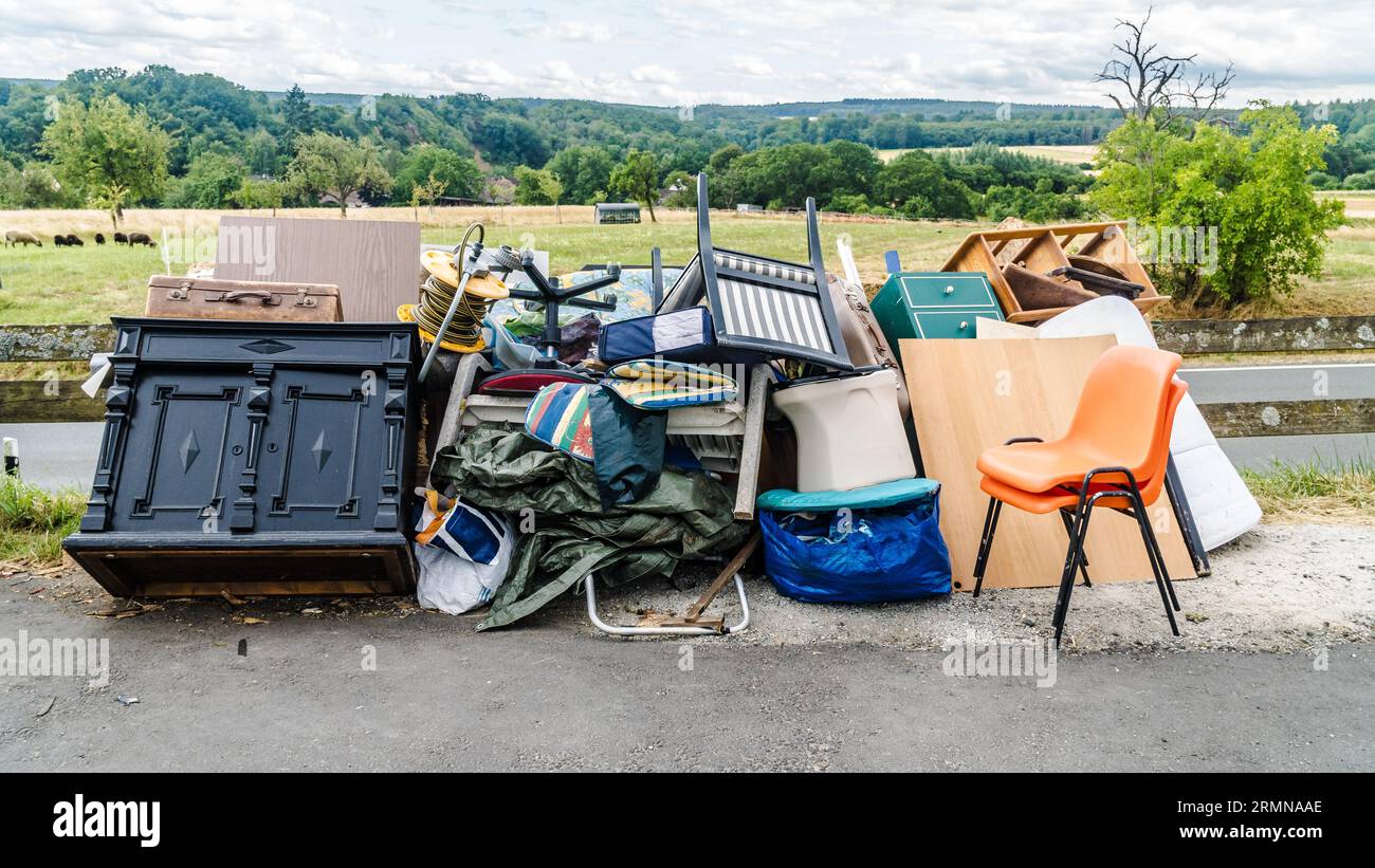 Broken household items hi-res stock photography and images - Alamy