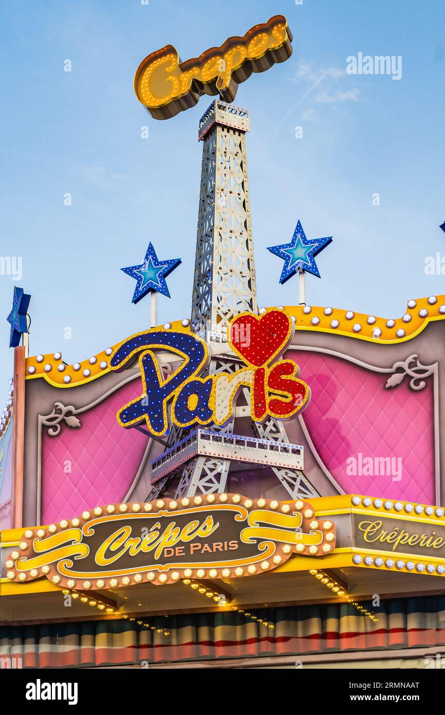 Beautiful crepes stand with the eifel tower at the fairground Stock ...