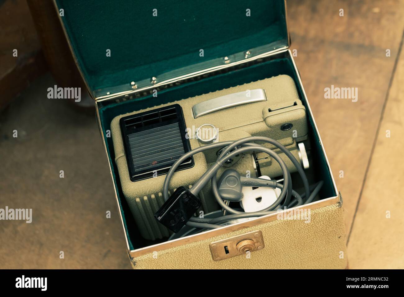 Retro Nostalgia - An old projector in a case Stock Photo - Alamy