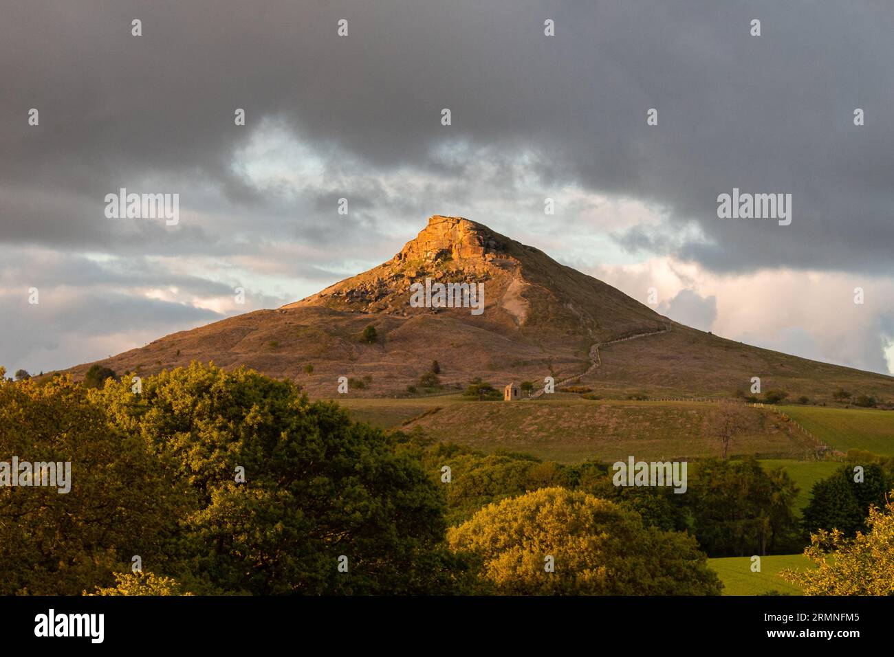 roseberry topping north yorkshire uk Stock Photo - Alamy