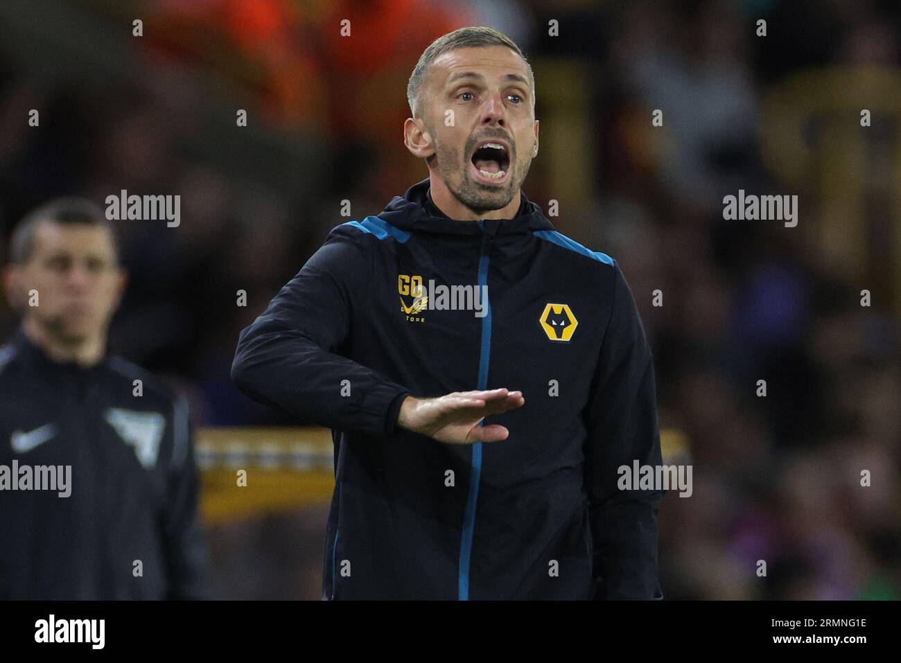Gary O'Neil of Wolverhampton Wanderers gives his team instructions ...