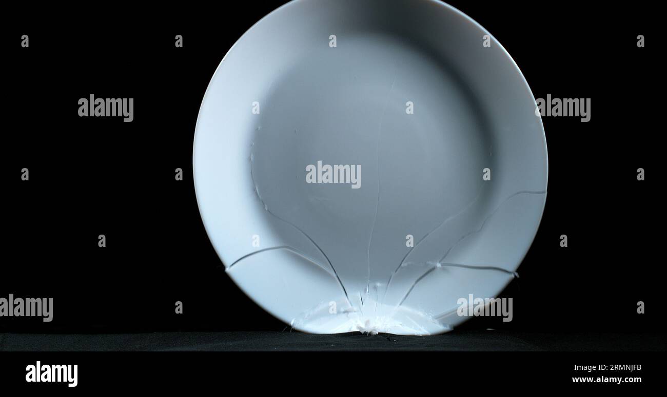 Exploding plate hi-res stock photography and images - Alamy
