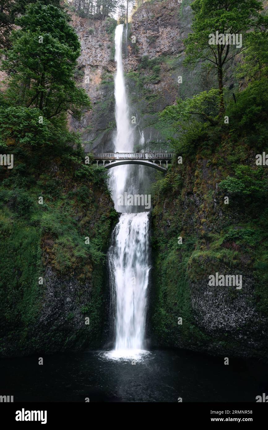 Multnomah falls summer hi-res stock photography and images - Alamy