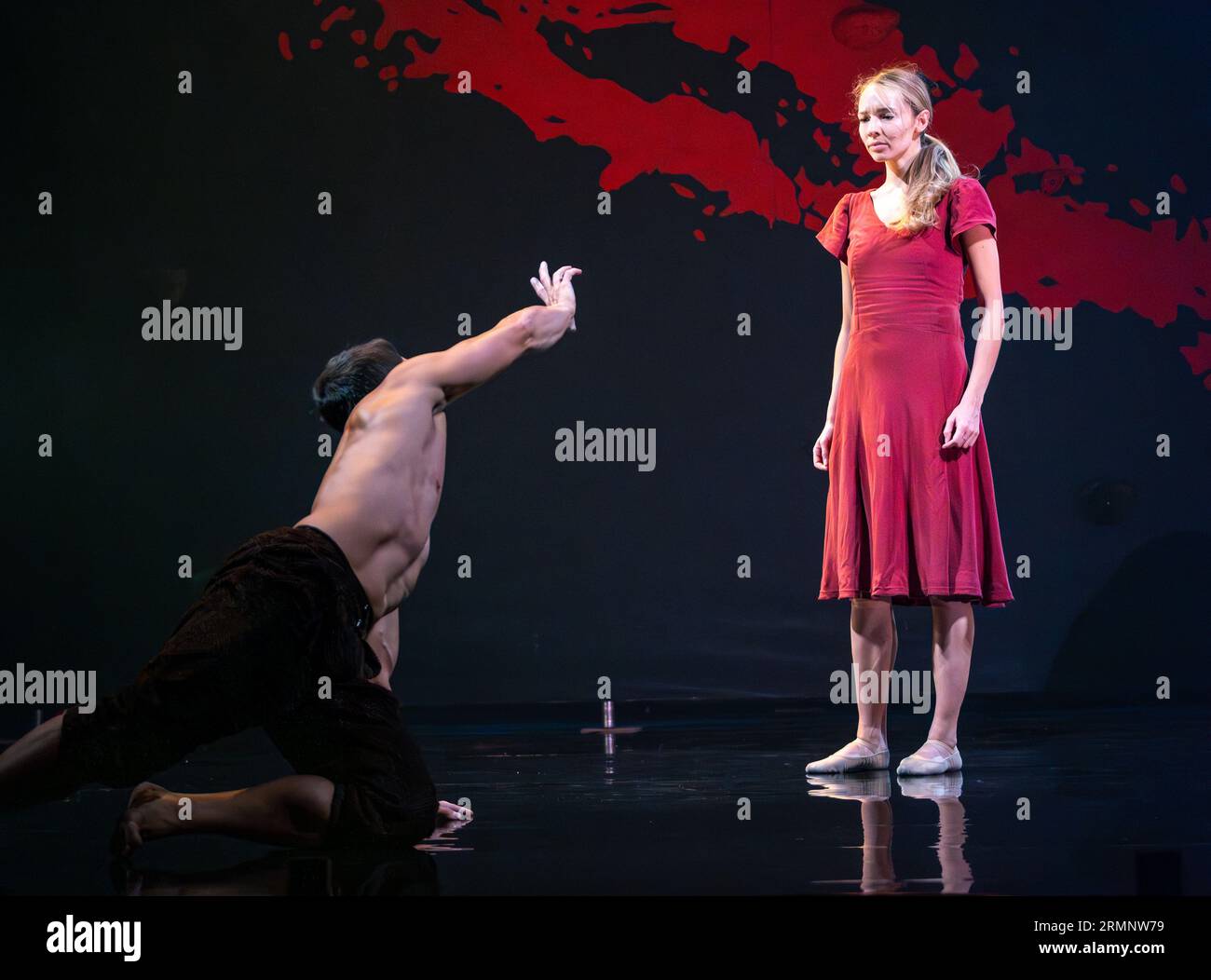 Scene from Phaedra dance with Tommy Franzen as Bacchus and Isabel Lubach as Ariadne, Edinburgh ...