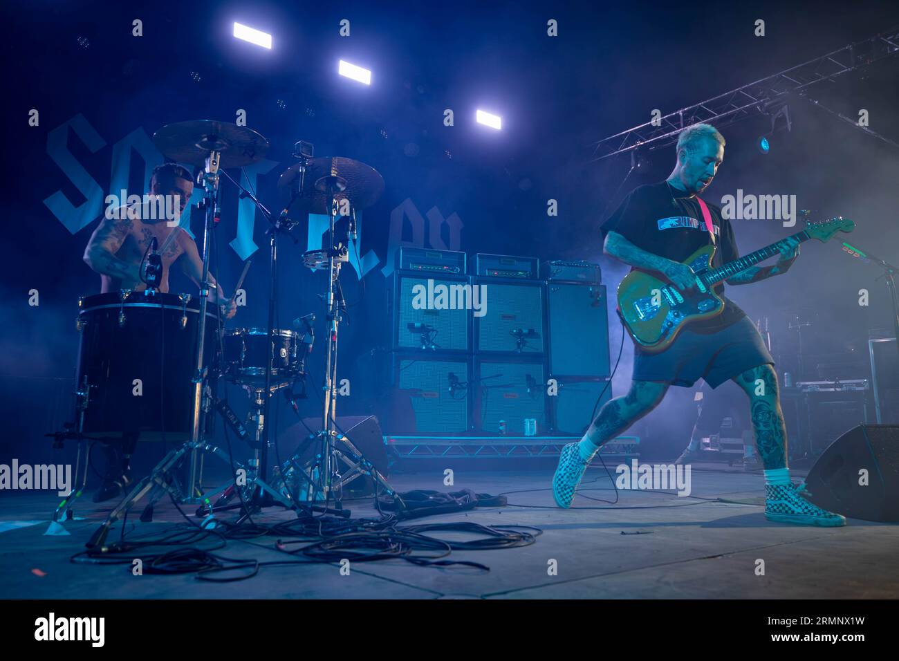 Isaac holman lead vocals hi-res stock photography and images - Alamy