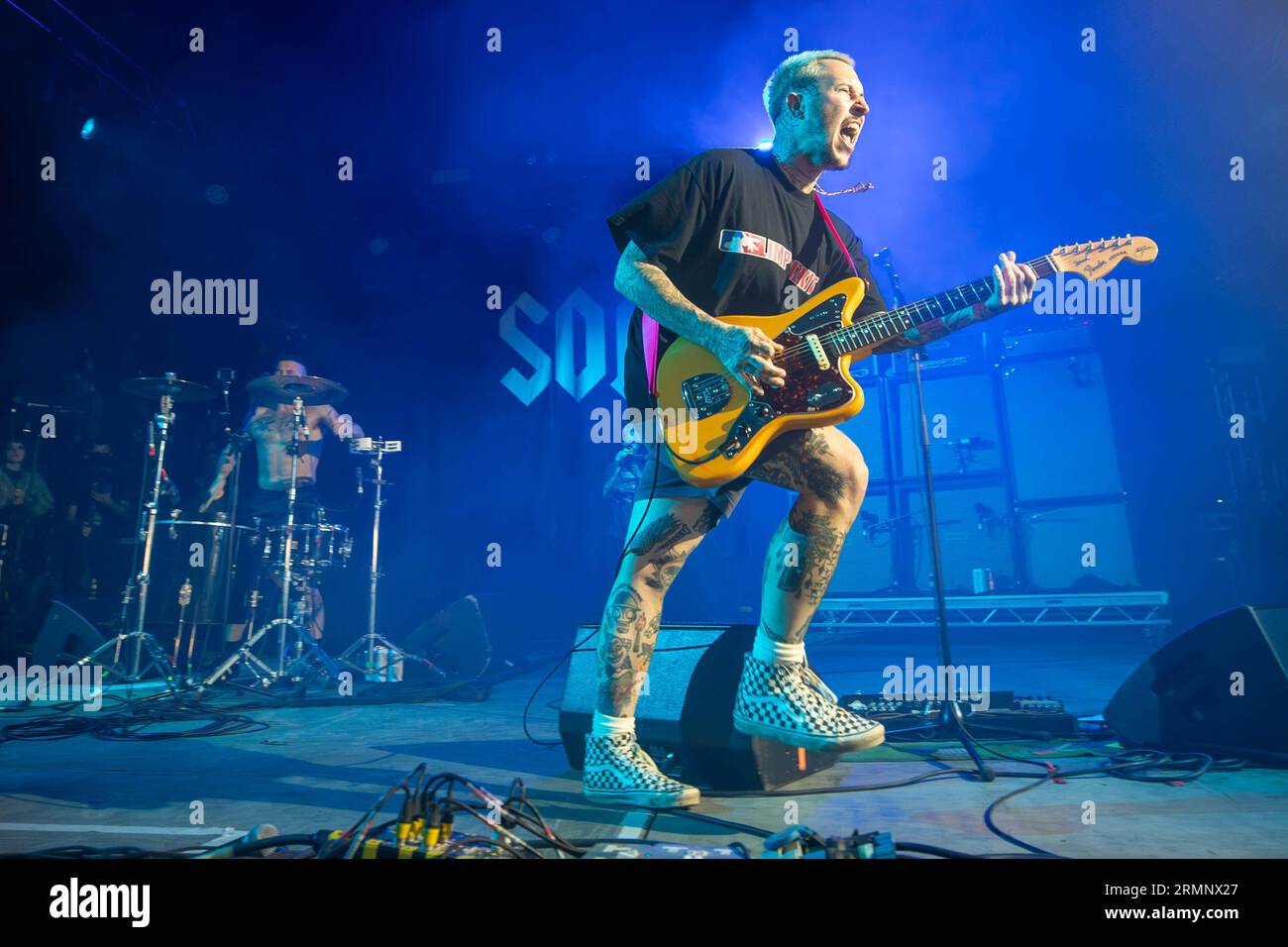 Isaac holman lead vocals hi-res stock photography and images - Alamy