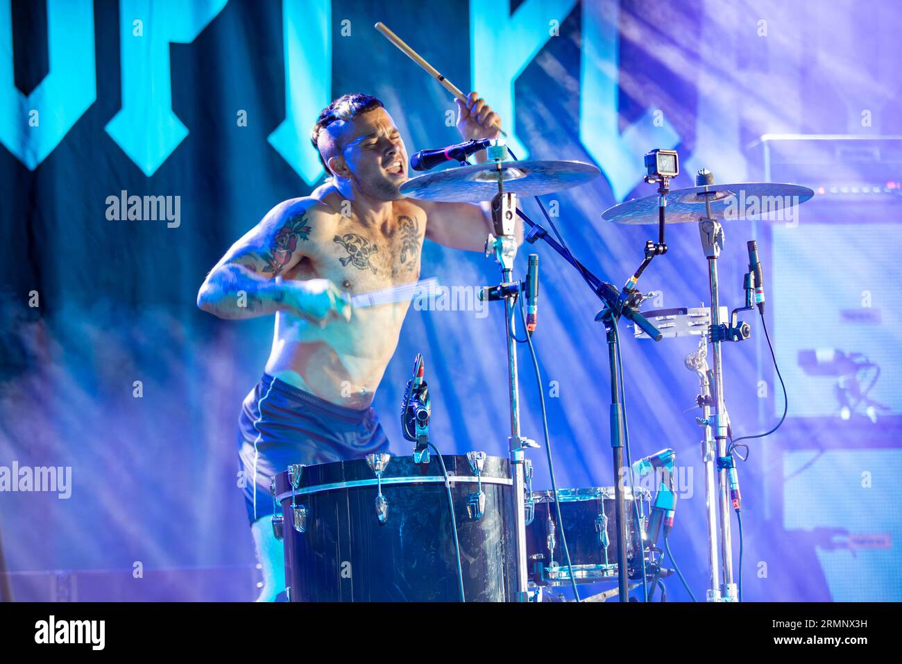 Isaac holman lead vocals hi-res stock photography and images - Alamy