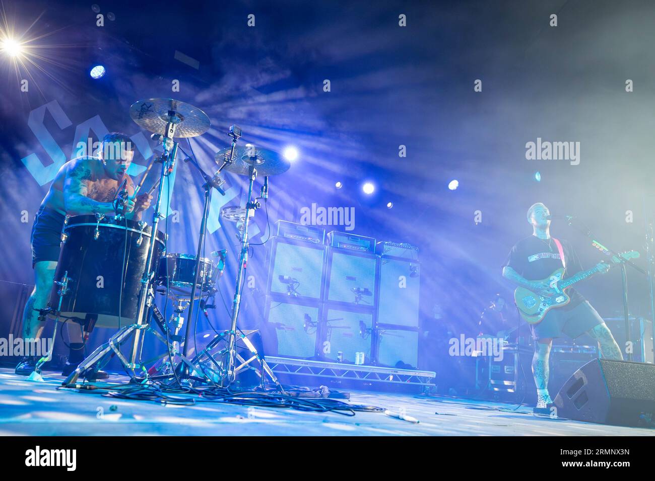 Isaac holman lead vocals hi-res stock photography and images - Alamy