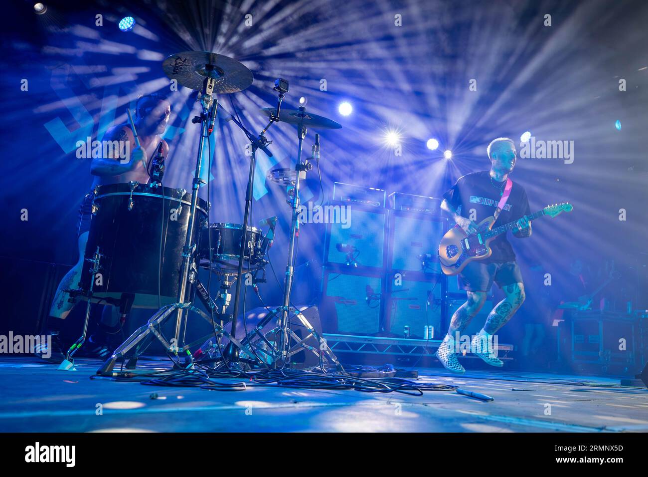 Isaac holman lead vocals hi-res stock photography and images - Alamy