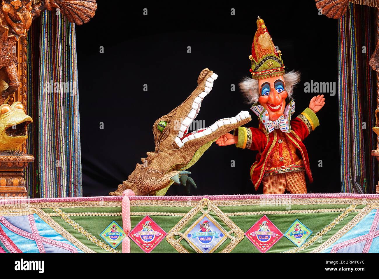 Richard coombs punch and judy show hi-res stock photography and images ...