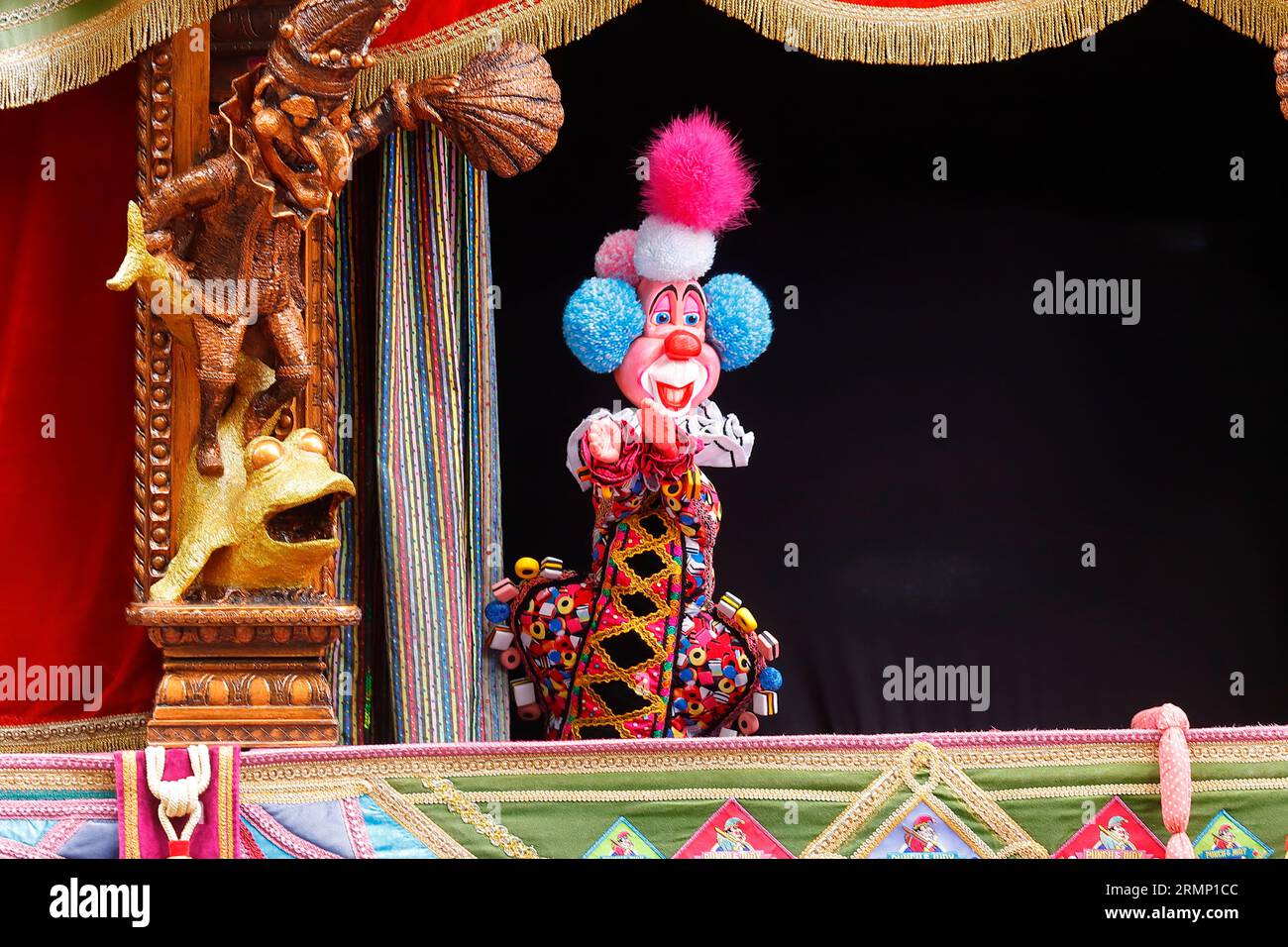 Richard coombs punch and judy show hi-res stock photography and images ...