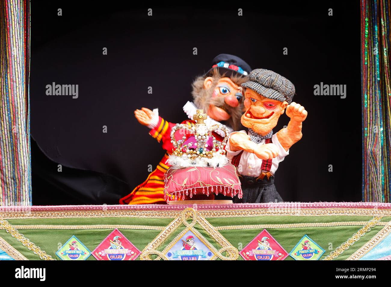 Richard coombs punch and judy show hi-res stock photography and images ...