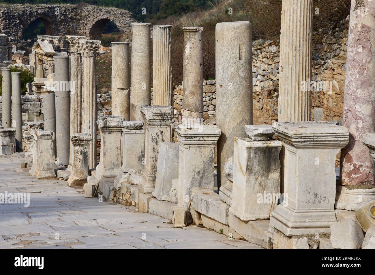 Historical antique asia columns hi-res stock photography and images - Alamy