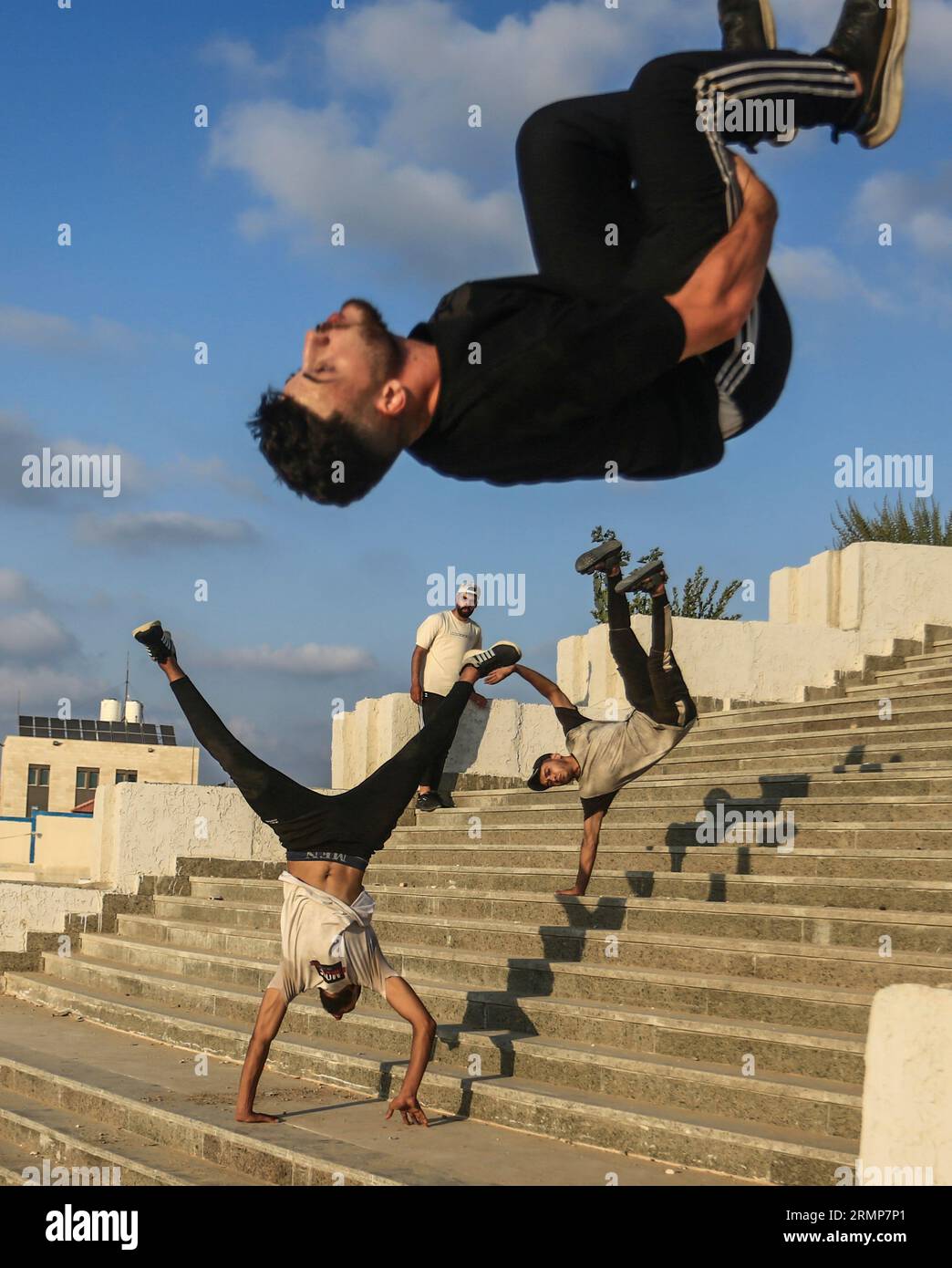 Freestyle parkour team hi-res stock photography and images - Alamy
