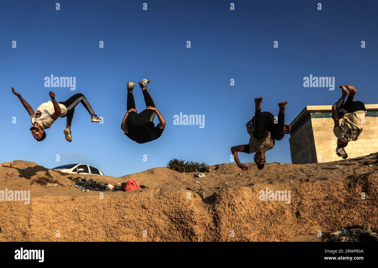 Freestyle parkour team hi-res stock photography and images - Alamy