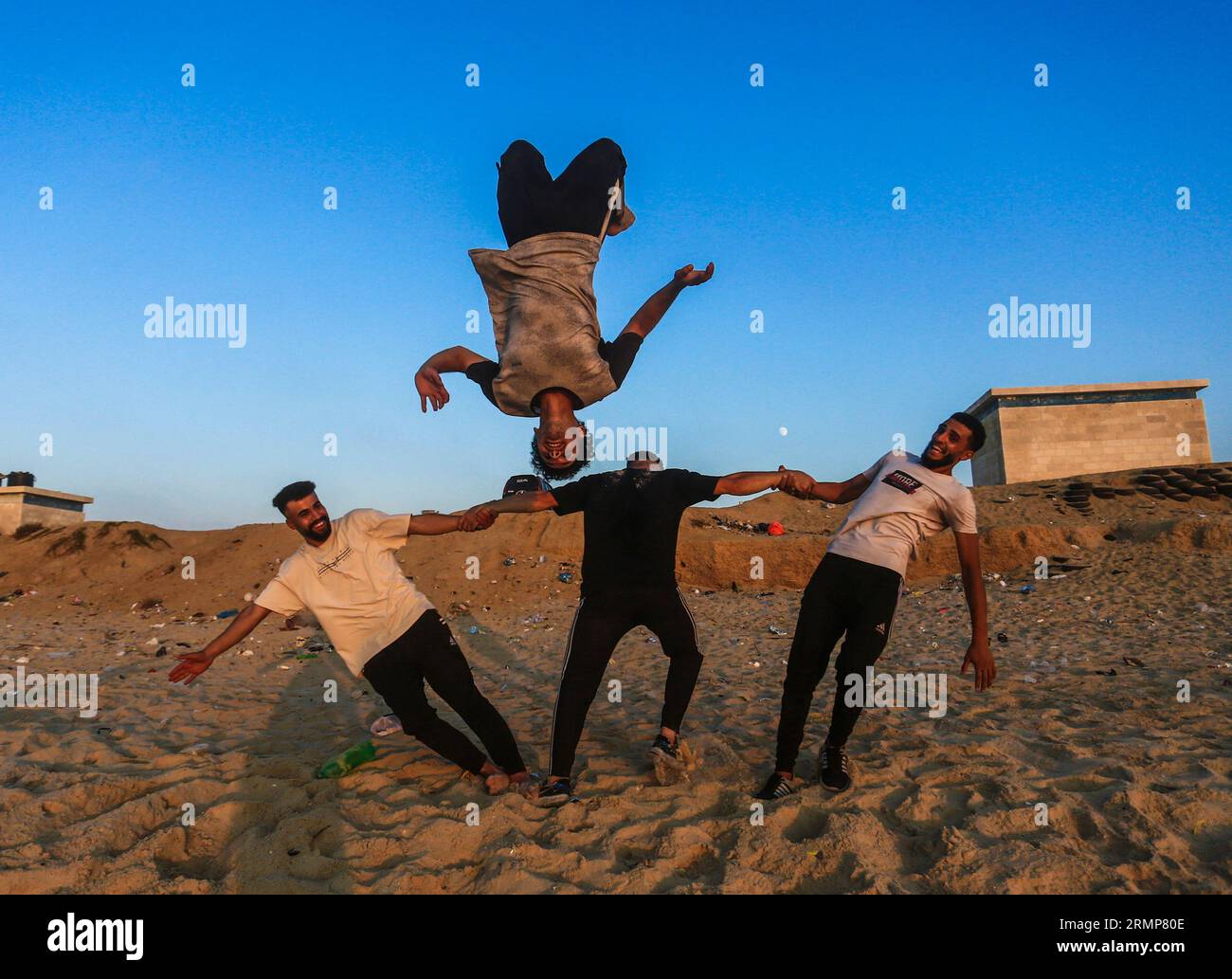 Freestyle parkour team hi-res stock photography and images - Alamy