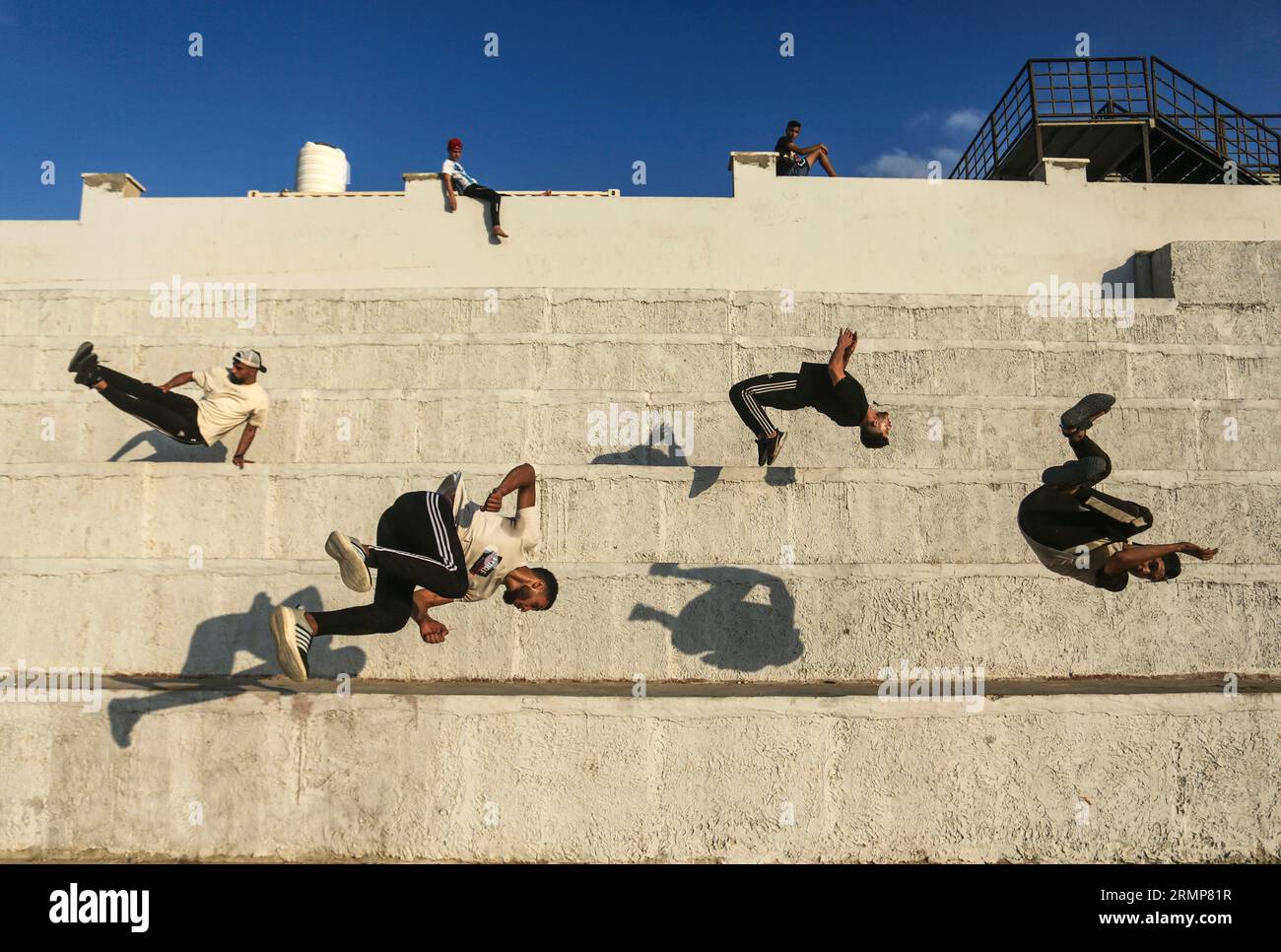 Freestyle parkour team hi-res stock photography and images - Alamy