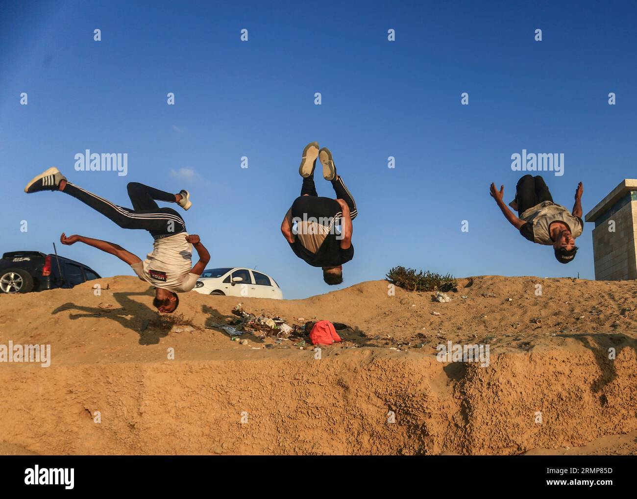 Freestyle parkour team hi-res stock photography and images - Alamy