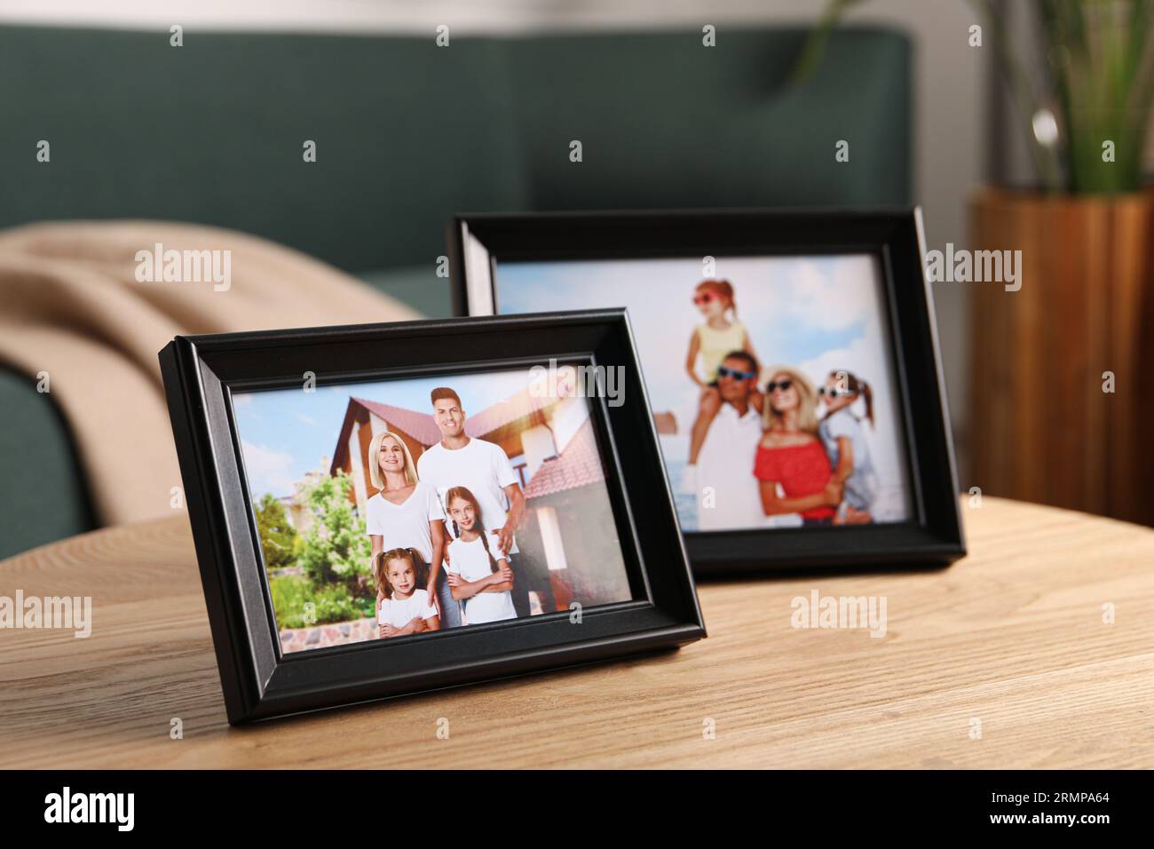 Family photos frames hi-res stock photography and images - Alamy