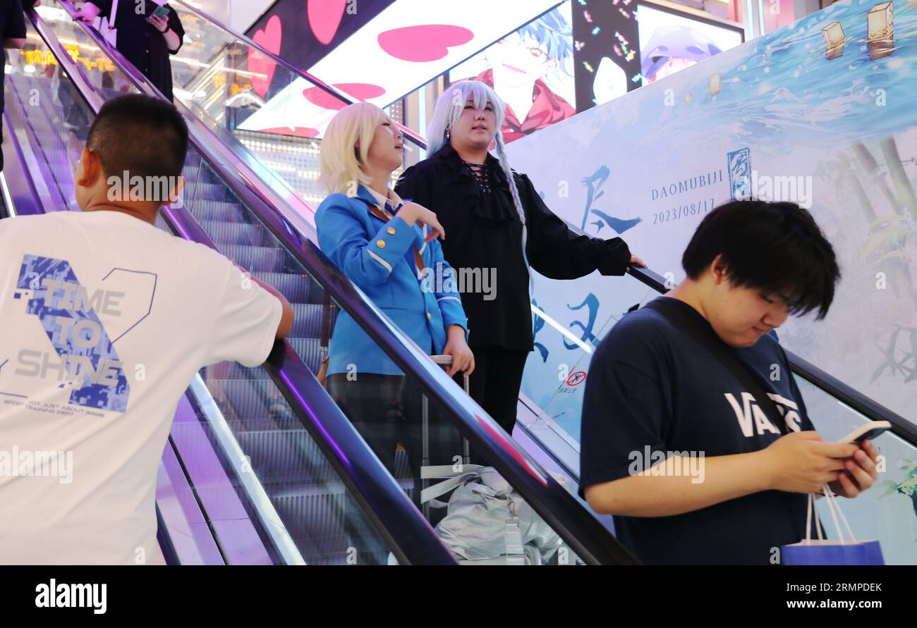 Two dimensional cultural mall hi-res stock photography and images - Alamy