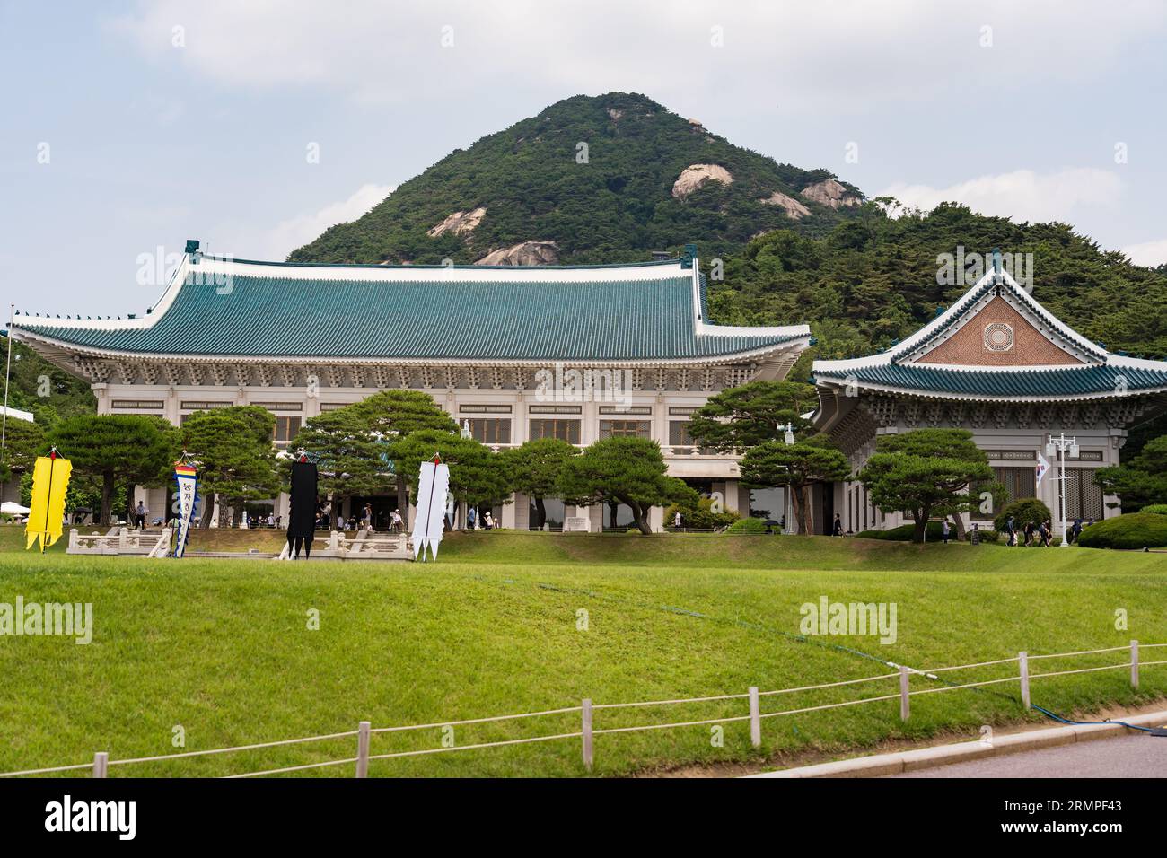 The blue house of Korea after public opening, Cheongwadae in Summer ...