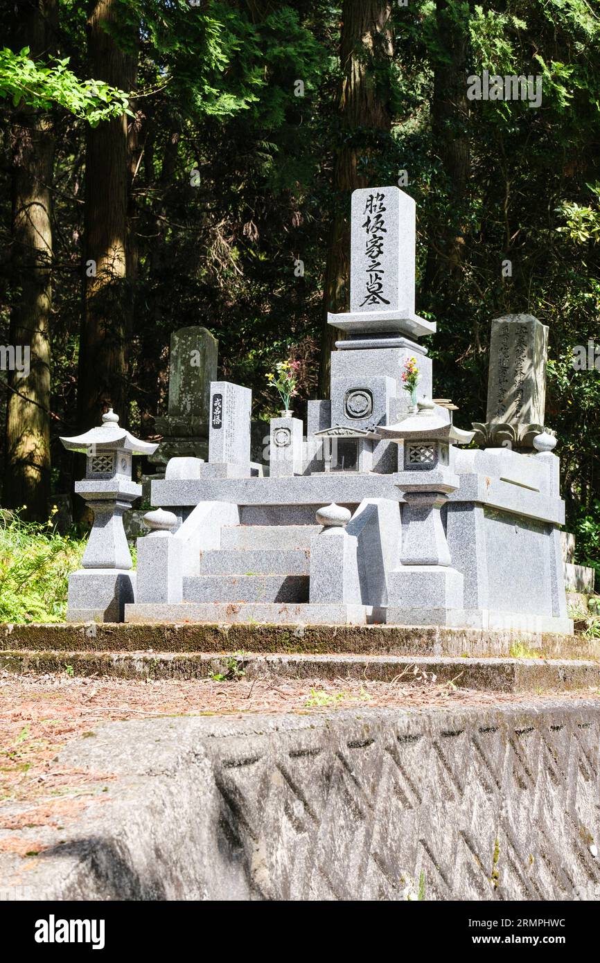Japanese grave hi-res stock photography and images - Alamy
