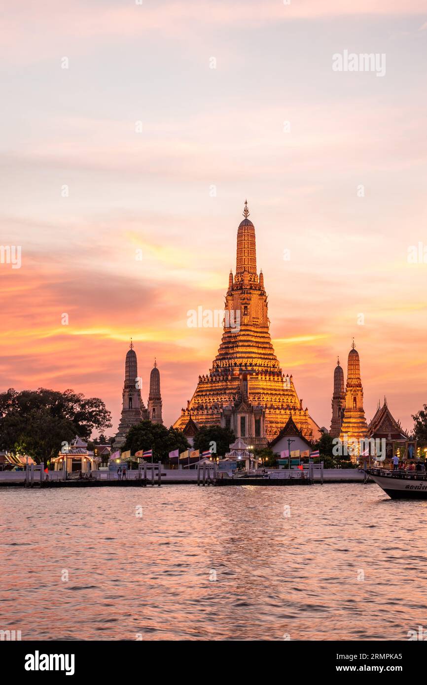 Wat Arun Temple during Sunset at Chao Praya River Bangkok, Thailand ...