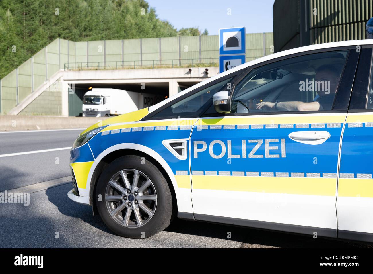PRODUCTION - 25 August 2023, Saxony, Berggießhübel: Federal police ...
