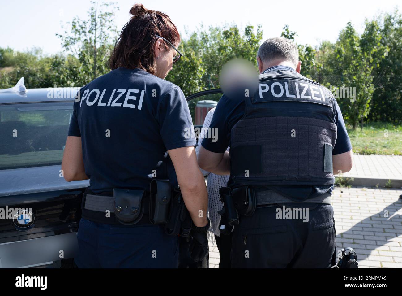 PRODUCTION - 25 August 2023, Saxony, Berggießhübel: Federal police ...