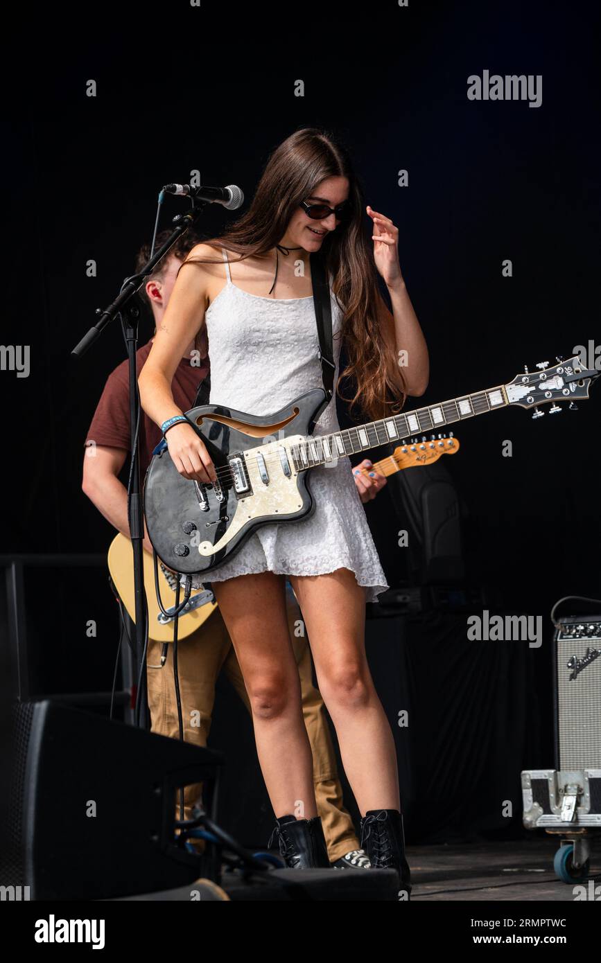 London singer-songwriter Etta Marcus plays the Walled Garden at Green ...