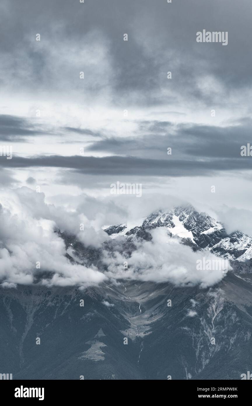 Mountain vertical hi-res stock photography and images - Alamy