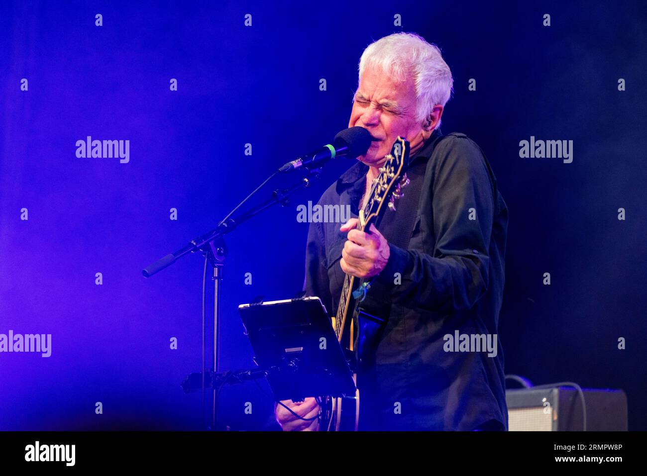 David Gedge of The Wedding Present on the Far Out Stage at Green Man ...