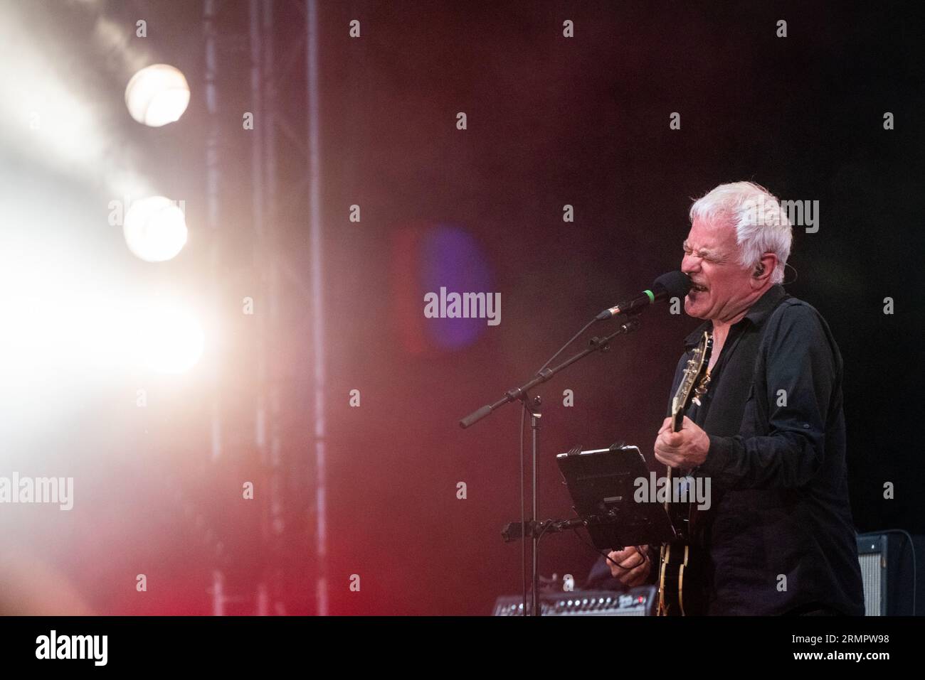 David Gedge of The Wedding Present on the Far Out Stage at Green Man ...