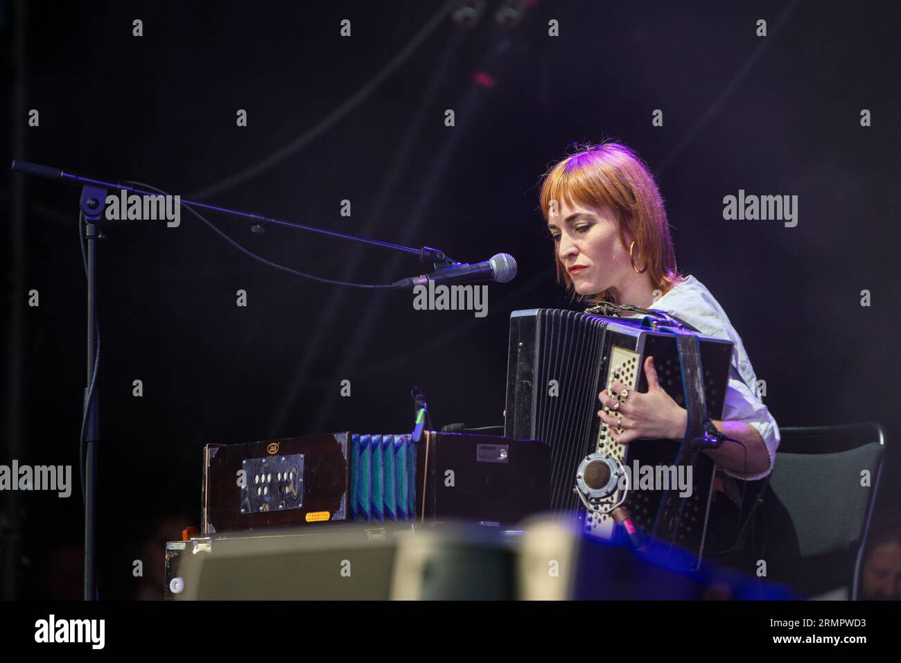 Radie Peat of Irish Folk band LANKUM on Mountain Stage at Green Man ...